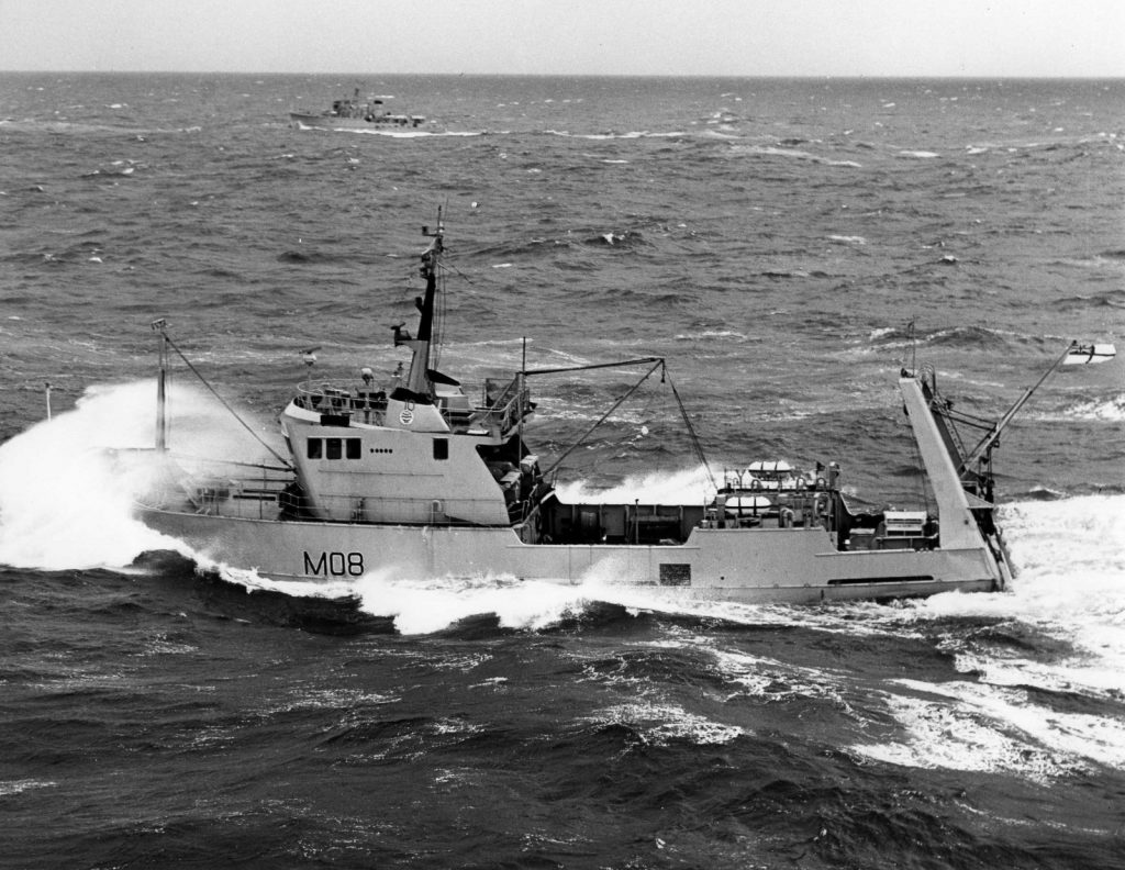 M08 HMS VENTURER – Flying Fox Association