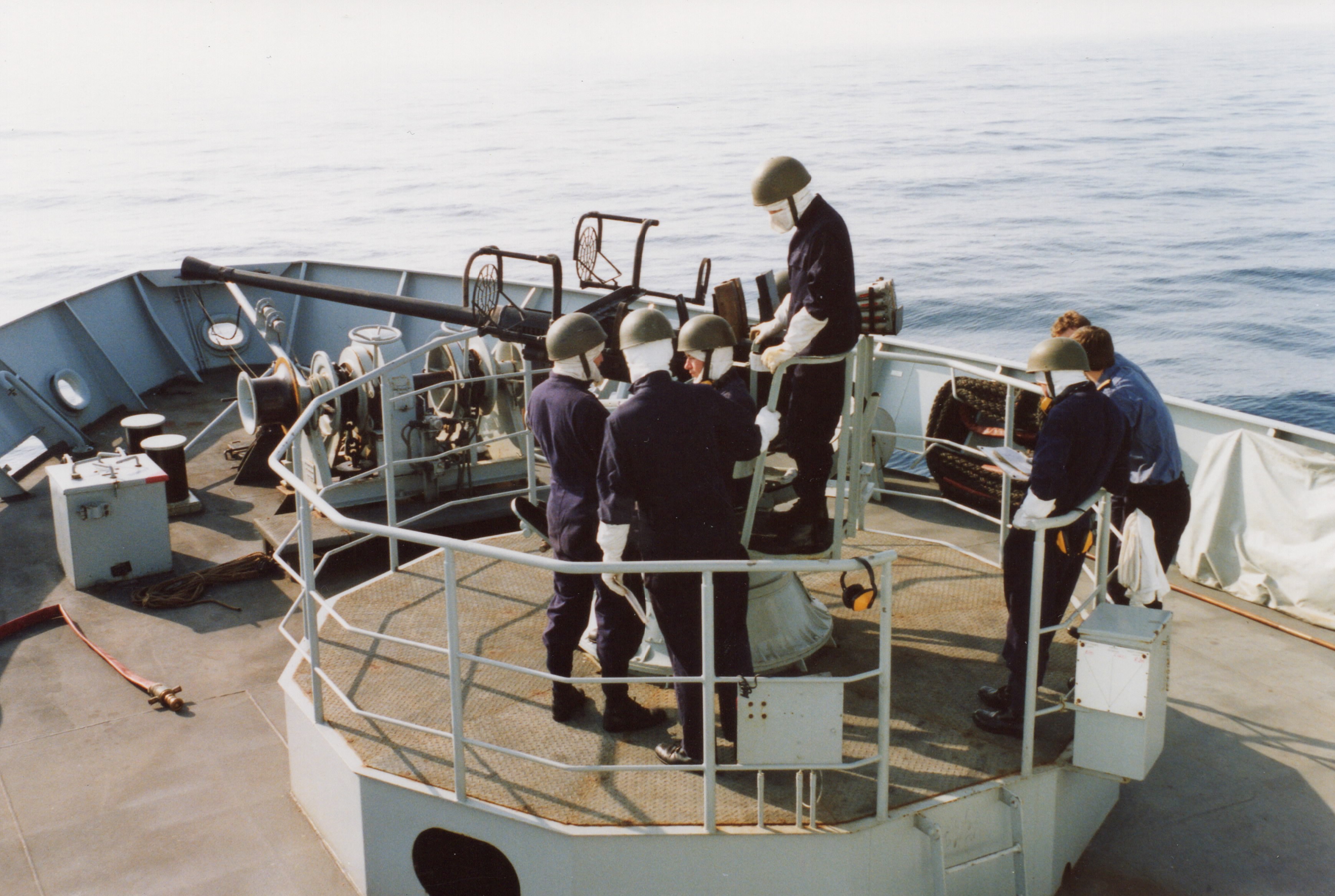 HMS CARRON gun drills – Flying Fox Association