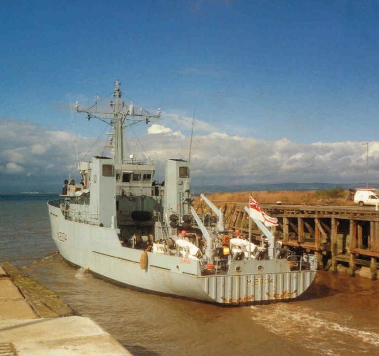 M2004 HMS CARRON departing Bristol – Flying Fox Association